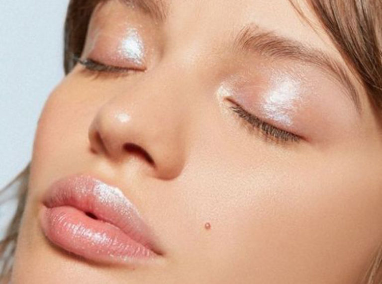 Glazed eyes : la tendance make-up qui illumine vos yeux